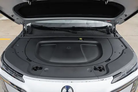 31.98万起，腾势 N8L预售，云辇-A、天神之眼比亚迪的黑科技齐上阵_懂车帝