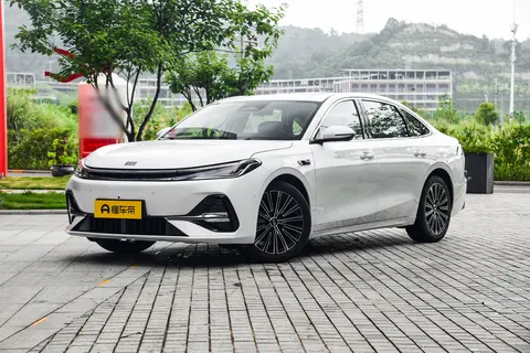 吉利银河 A7 实测：9.78 万起的家轿，2100km 续航与大空间能兼得吗？_懂车帝