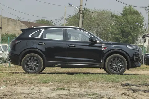 新车 | 售18.68万元，增配前旗标灯等，红旗HS5 60万辆纪念版到店_懂车帝