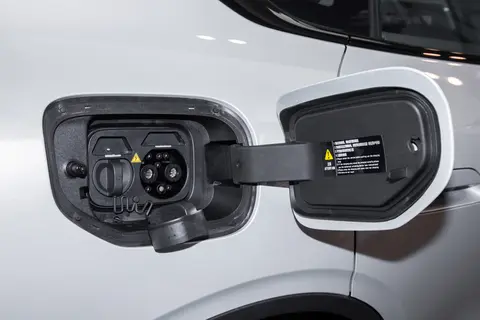 试驾2026款深蓝L06，13.99万起，配置拉满，家用真香！_懂车帝