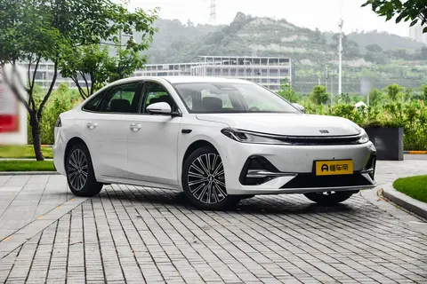 吉利银河 A7 实测：9.78 万起的家轿，2100km 续航与大空间能兼得吗？_懂车帝