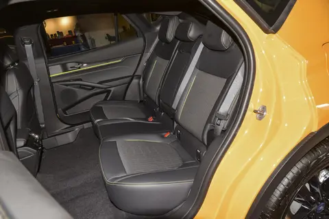 15 万选合资 B 级车！蒙迪欧 2.0T：254 匹 + 6.94L 油耗 + 2945mm 轴距_懂车帝