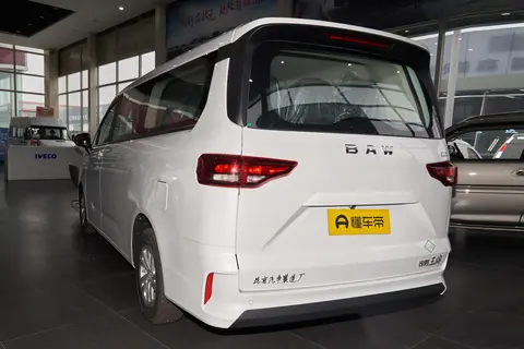 新车 | 售13.18万元/9座中大型MPV，北汽制造锐胜王牌M7新车型上市_懂车帝