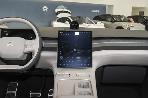 蔚来ES8：24款产品力升级，标配8295芯片+大6座布局，值得选吗?_懂车帝