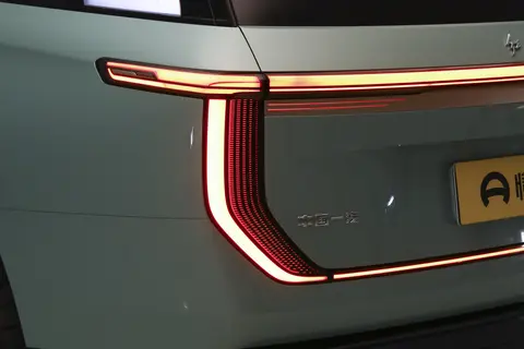 新车 | 内部代号P701，竞争问界M9等，红旗HS9 PHEV首辆平台样车下线_懂车帝